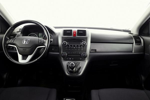 Pelēks Honda CR-V 2008 Tallina, ar dzinēja tilpumu 2.00 L un nobraukumu 196 tūkst. km par 2999 €, foto 5 vietnē AUTOMOTO.COM.LV