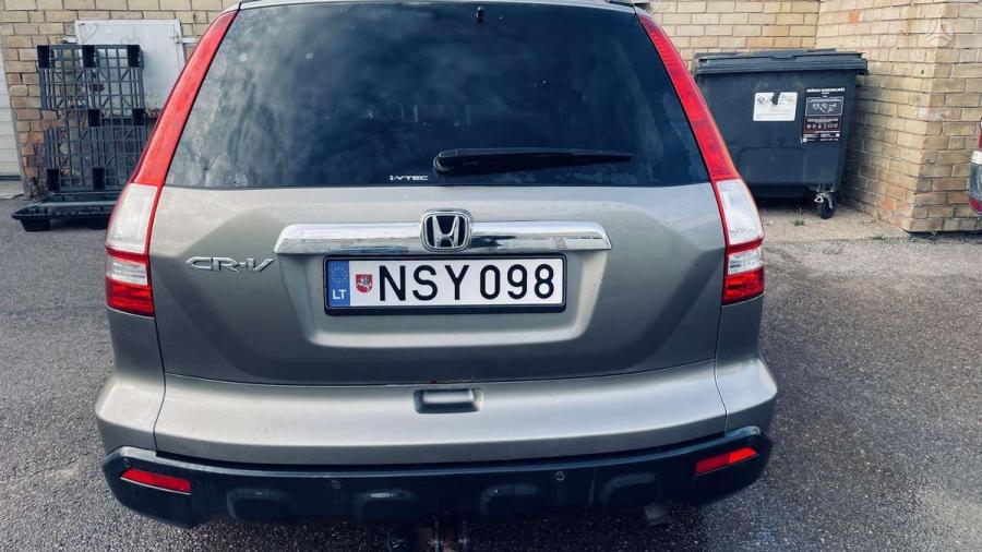 Grey Honda CR-V 2008 in Vilnius, with an engine capacity of 2.00 L and mileage of 291 thousand km for 3500 €, photo 3 on AUTOMOTO.COM.LV