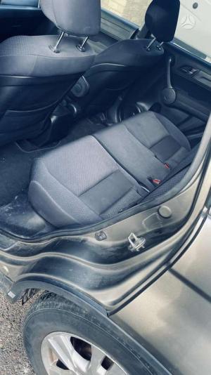 Grey Honda CR-V 2008 in Vilnius, with an engine capacity of 2.00 L and mileage of 291 thousand km for 3500 €, photo 6 on AUTOMOTO.COM.LV