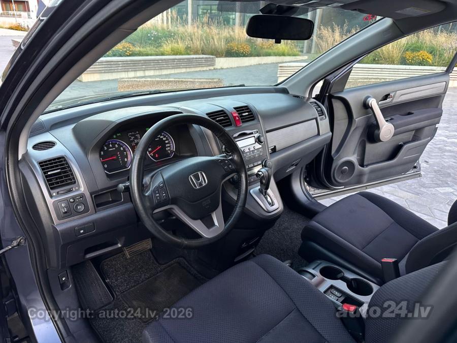 Pelēks Honda CR-V 2008 Tallina, ar dzinēja tilpumu 2.00 L un nobraukumu 259 tūkst. km par 4650 €, foto 15 vietnē AUTOMOTO.COM.LV