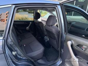 Pelēks Honda CR-V 2008 Tallina, ar dzinēja tilpumu 2.00 L un nobraukumu 259 tūkst. km par 4650 €, foto 17 vietnē AUTOMOTO.COM.LV