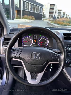 Pelēks Honda CR-V 2008 Tallina, ar dzinēja tilpumu 2.00 L un nobraukumu 259 tūkst. km par 4650 €, foto 26 vietnē AUTOMOTO.COM.LV