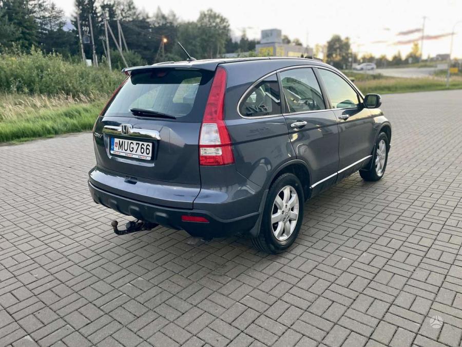 Grey Honda CR-V 2008 in Vilnius, with an engine capacity of 2.20 L and mileage of 357 thousand km for 3950 €, photo 3 on AUTOMOTO.COM.LV