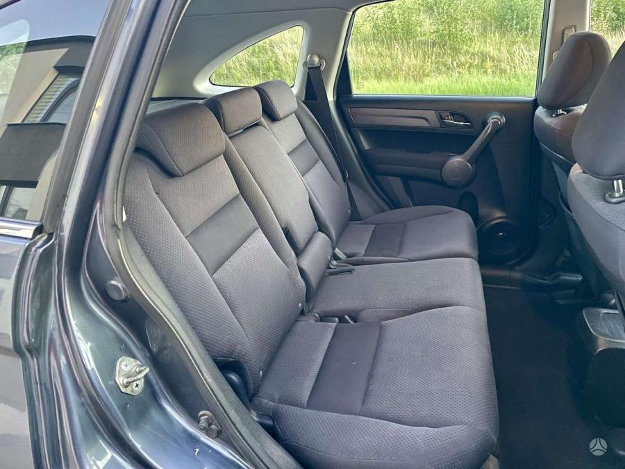 Grey Honda CR-V 2008 in Vilnius, with an engine capacity of 2.20 L and mileage of 357 thousand km for 3950 €, photo 17 on AUTOMOTO.COM.LV