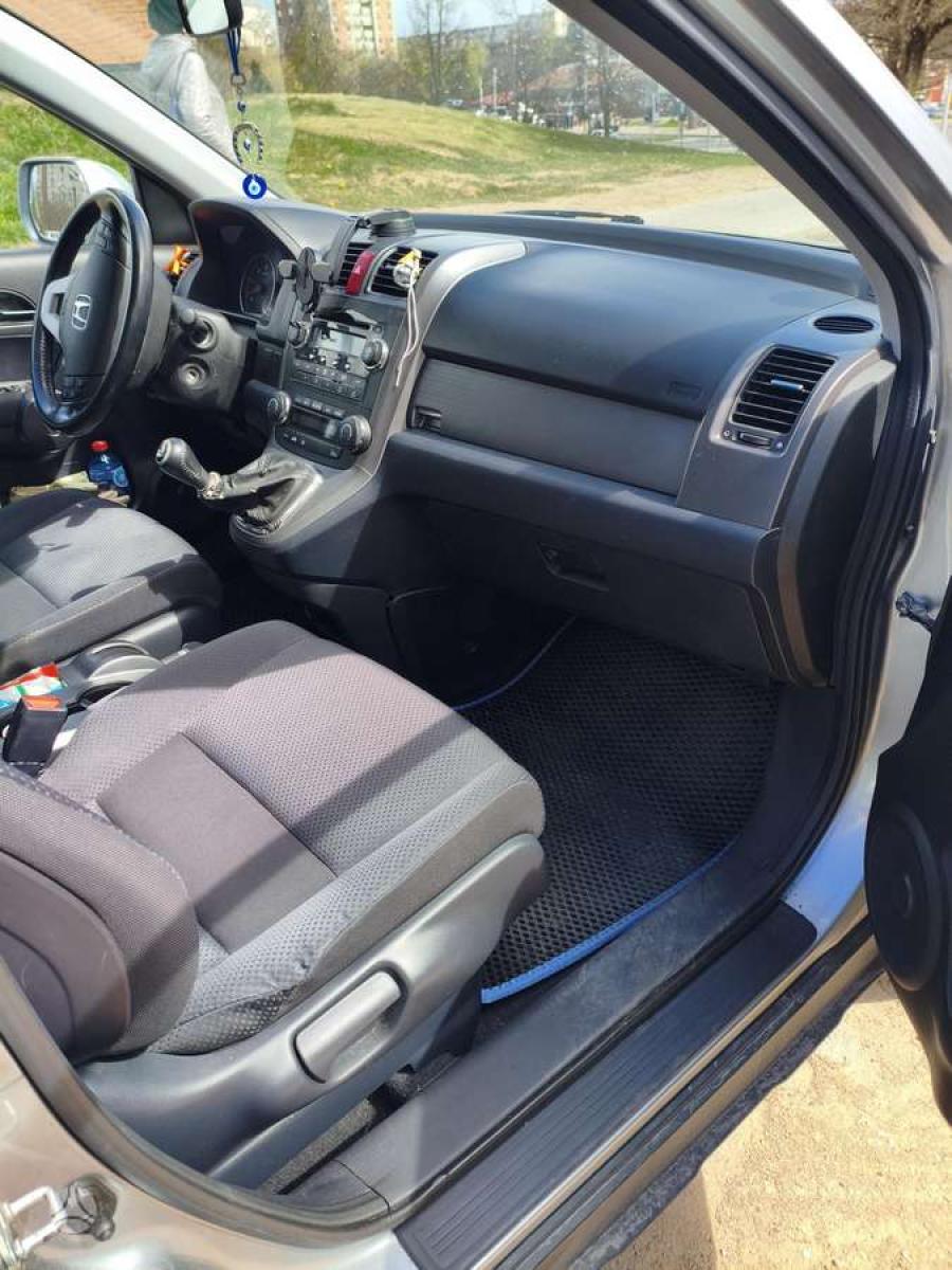 Pelēks Honda CR-V 2008 Viļņa, ar dzinēja tilpumu 2.20 L un nobraukumu 269 tūkst. km par 4500 €, foto 15 vietnē AUTOMOTO.COM.LV