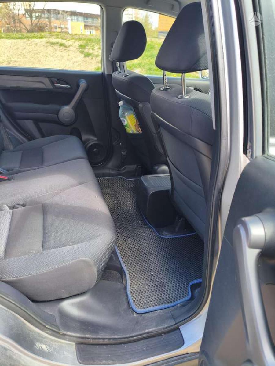 Pelēks Honda CR-V 2008 Viļņa, ar dzinēja tilpumu 2.20 L un nobraukumu 269 tūkst. km par 4500 €, foto 16 vietnē AUTOMOTO.COM.LV