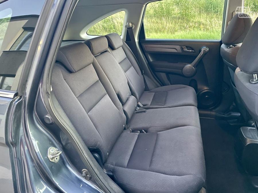 Pelēks Honda CR-V 2008 Viļņa, ar dzinēja tilpumu 2.20 L un nobraukumu 357 tūkst. km par 3950 €, foto 18 vietnē AUTOMOTO.COM.LV