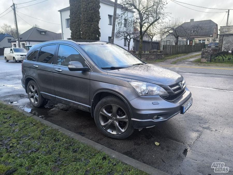 Grey Honda CR-V 2009 in Siauliai, with an engine capacity of 2.20 L and mileage of 299 thousand km for 4500 €, photo 1 on AUTOMOTO.COM.LV