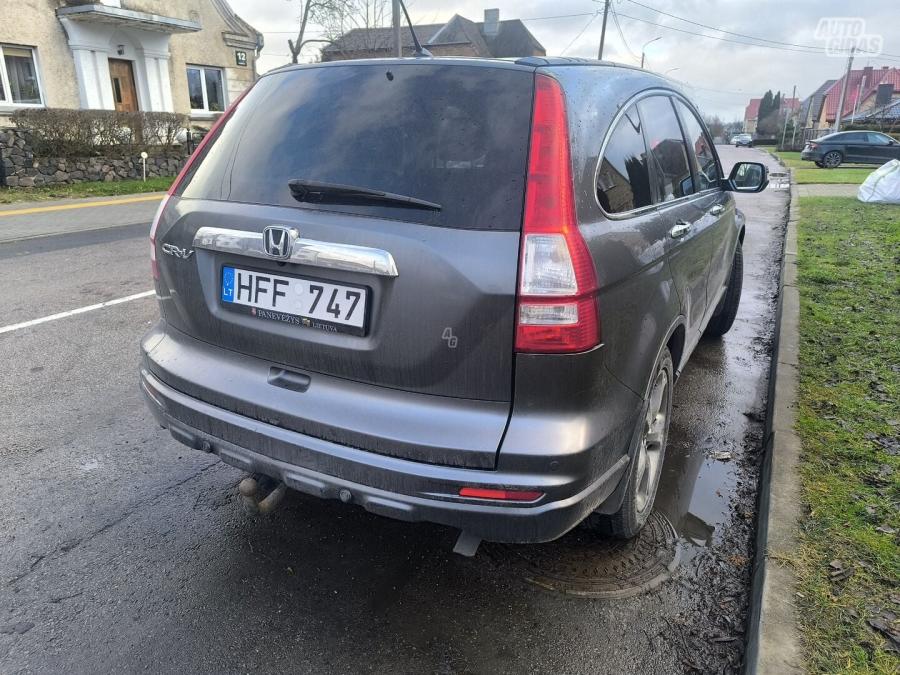 Grey Honda CR-V 2009 in Siauliai, with an engine capacity of 2.20 L and mileage of 299 thousand km for 4500 €, photo 6 on AUTOMOTO.COM.LV