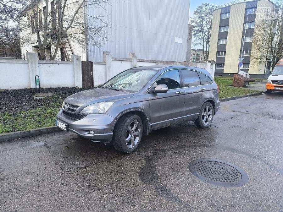 Grey Honda CR-V 2009 in Siauliai, with an engine capacity of 2.20 L and mileage of 299 thousand km for 4500 €, photo 9 on AUTOMOTO.COM.LV