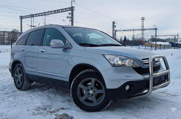 Grey Honda CR-V 2009 in Siauliai, with an engine capacity of 2.20 L and mileage of 380 thousand km for 5600 €, photo 1 on AUTOMOTO.COM.LV