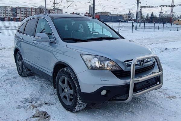 Grey Honda CR-V 2009 in Siauliai, with an engine capacity of 2.20 L and mileage of 380 thousand km for 5600 €, photo 2 on AUTOMOTO.COM.LV