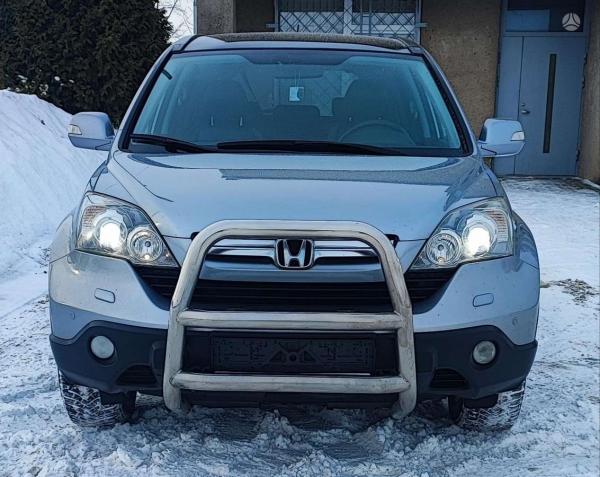 Grey Honda CR-V 2009 in Siauliai, with an engine capacity of 2.20 L and mileage of 380 thousand km for 5600 €, photo 4 on AUTOMOTO.COM.LV