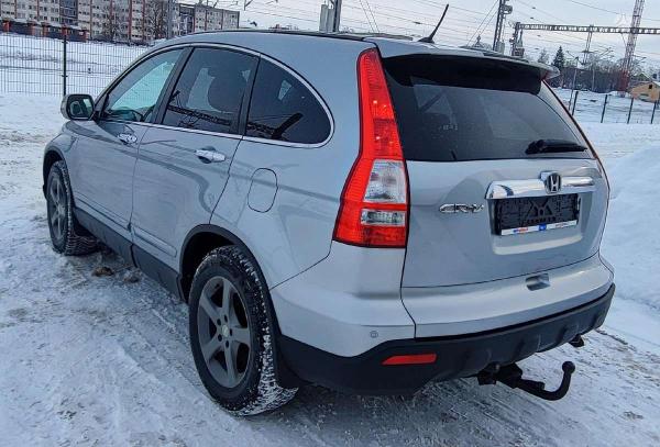Grey Honda CR-V 2009 in Siauliai, with an engine capacity of 2.20 L and mileage of 380 thousand km for 5600 €, photo 8 on AUTOMOTO.COM.LV