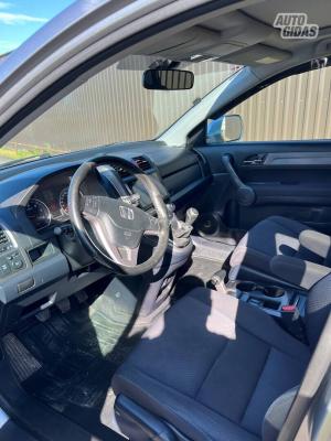 Grey Honda CR-V 2009 in Marijampole, with an engine capacity of 2.20 L and mileage of 320 thousand km for 3900 €, photo 6 on AUTOMOTO.COM.LV