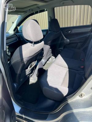 Grey Honda CR-V 2009 in Marijampole, with an engine capacity of 2.20 L and mileage of 320 thousand km for 3900 €, photo 8 on AUTOMOTO.COM.LV