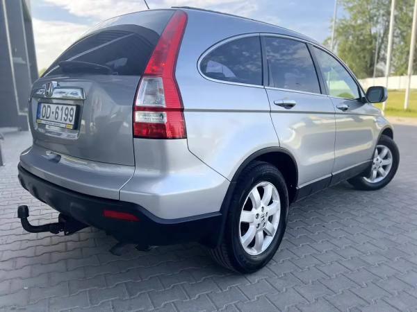 Grey Honda CR-V 2009 in Jekabpils, with an engine capacity of 2.20 L and mileage of 300 thousand km for 5950 €, photo 2 on AUTOMOTO.COM.LV