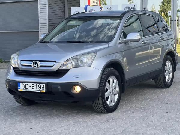 Grey Honda CR-V 2009 in Jekabpils, with an engine capacity of 2.20 L and mileage of 300 thousand km for 5950 €, photo 3 on AUTOMOTO.COM.LV