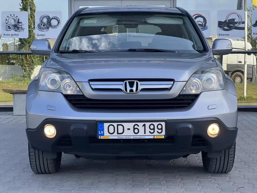 Grey Honda CR-V 2009 in Jekabpils, with an engine capacity of 2.20 L and mileage of 300 thousand km for 5950 €, photo 5 on AUTOMOTO.COM.LV