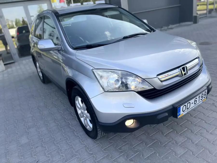 Grey Honda CR-V 2009 in Jekabpils, with an engine capacity of 2.20 L and mileage of 300 thousand km for 5950 €, photo 6 on AUTOMOTO.COM.LV