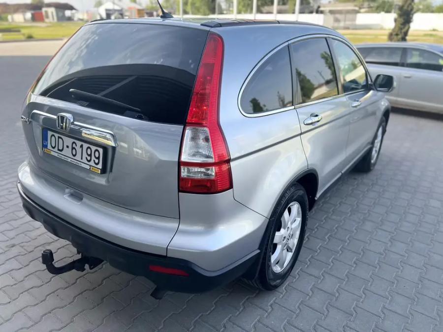 Grey Honda CR-V 2009 in Jekabpils, with an engine capacity of 2.20 L and mileage of 300 thousand km for 5950 €, photo 7 on AUTOMOTO.COM.LV