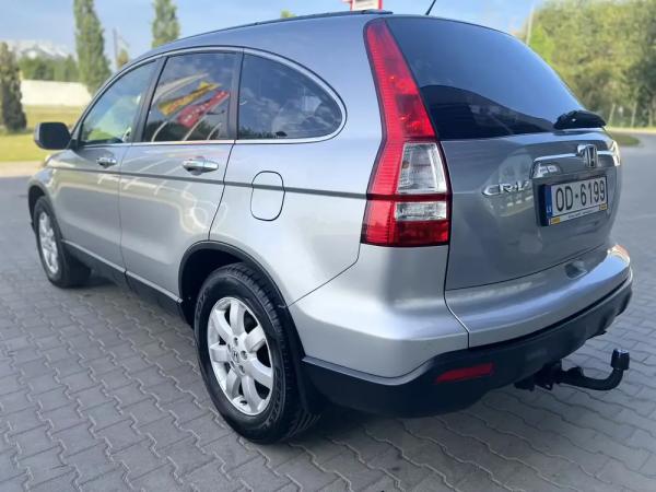 Grey Honda CR-V 2009 in Jekabpils, with an engine capacity of 2.20 L and mileage of 300 thousand km for 5950 €, photo 9 on AUTOMOTO.COM.LV