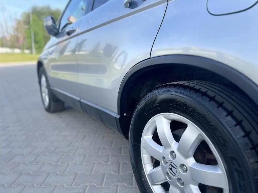 Grey Honda CR-V 2009 in Jekabpils, with an engine capacity of 2.20 L and mileage of 300 thousand km for 5950 €, photo 16 on AUTOMOTO.COM.LV