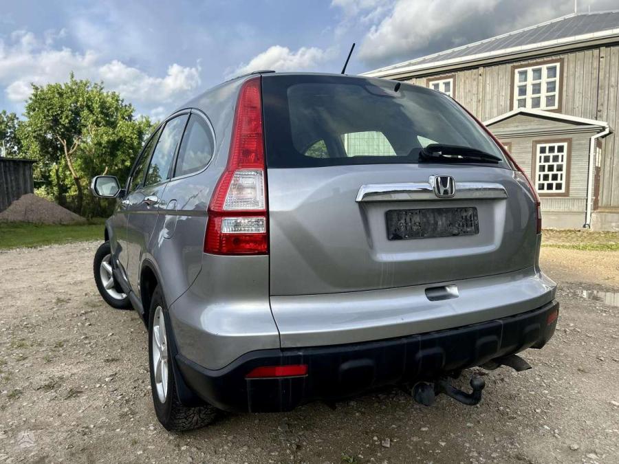 Grey Honda CR-V 2009 in Kaisiadorys, with an engine capacity of 2.20 L and mileage of 293 thousand km for 3850 €, photo 6 on AUTOMOTO.COM.LV