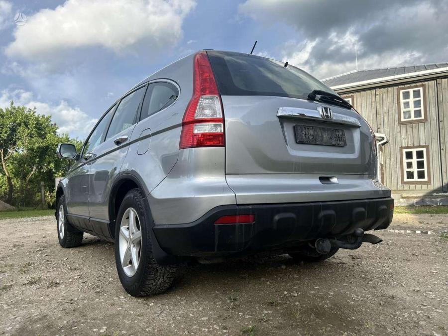 Grey Honda CR-V 2009 in Kaisiadorys, with an engine capacity of 2.20 L and mileage of 293 thousand km for 3850 €, photo 8 on AUTOMOTO.COM.LV