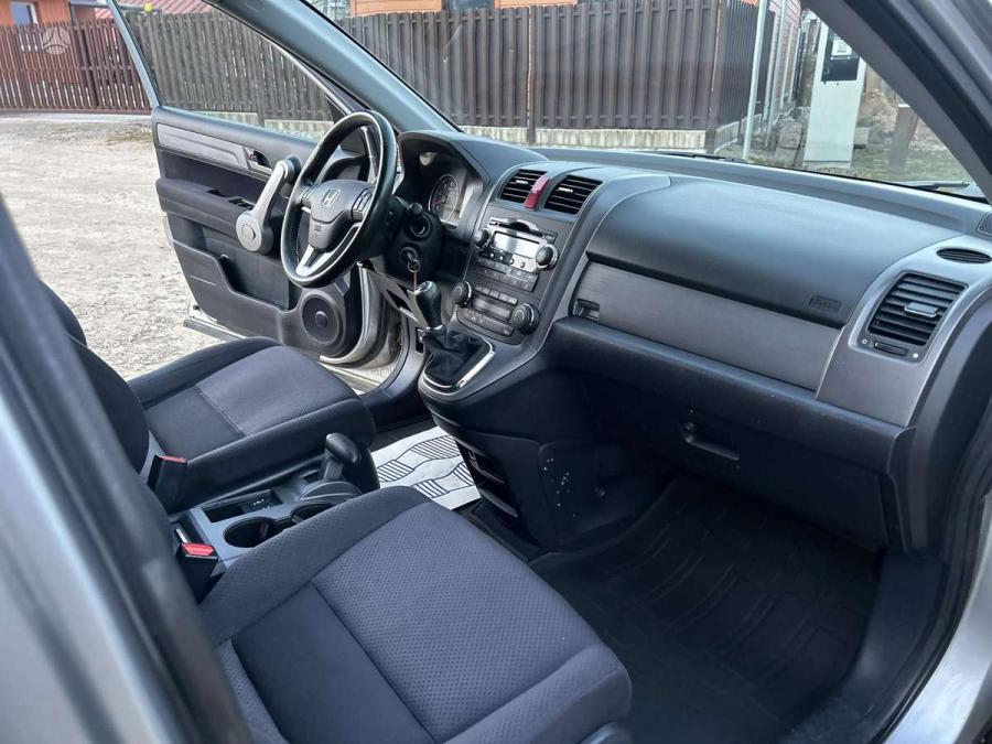 Grey Honda CR-V 2009 in Kaisiadorys, with an engine capacity of 2.20 L and mileage of 293 thousand km for 3850 €, photo 12 on AUTOMOTO.COM.LV