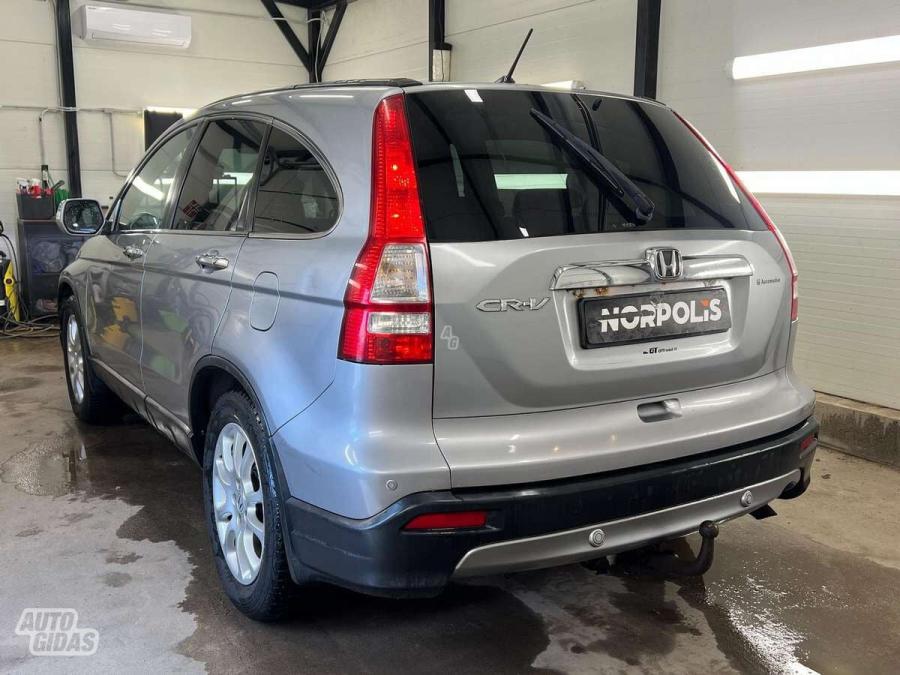 Grey Honda CR-V 2009 in Aukstieji Rusokai, with an engine capacity of 2.20 L and mileage of 387 thousand km for 4300 €, photo 8 on AUTOMOTO.COM.LV