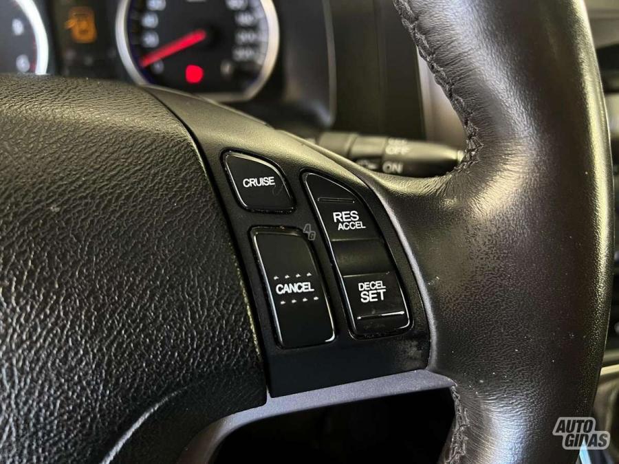 Grey Honda CR-V 2009 in Aukstieji Rusokai, with an engine capacity of 2.20 L and mileage of 387 thousand km for 4300 €, photo 17 on AUTOMOTO.COM.LV