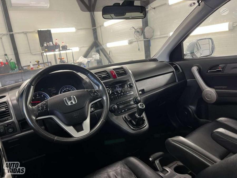 Grey Honda CR-V 2009 in Aukstieji Rusokai, with an engine capacity of 2.20 L and mileage of 387 thousand km for 4300 €, photo 23 on AUTOMOTO.COM.LV