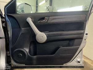Grey Honda CR-V 2009 in Aukstieji Rusokai, with an engine capacity of 2.20 L and mileage of 387 thousand km for 4300 €, photo 30 on AUTOMOTO.COM.LV