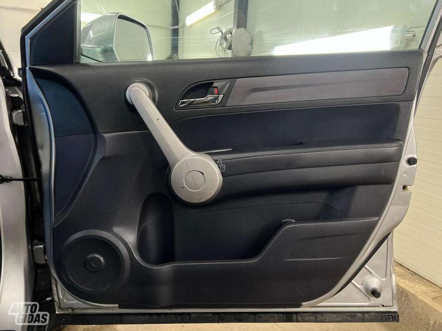Grey Honda CR-V 2009 in Aukstieji Rusokai, with an engine capacity of 2.20 L and mileage of 387 thousand km for 4300 €, photo 30 on AUTOMOTO.COM.LV