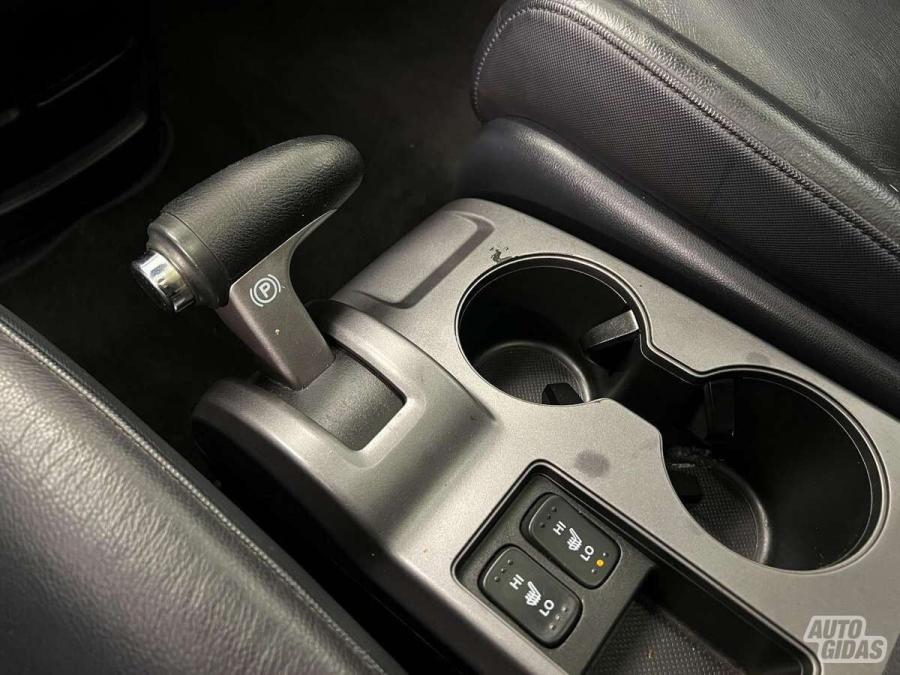 Grey Honda CR-V 2009 in Aukstieji Rusokai, with an engine capacity of 2.20 L and mileage of 387 thousand km for 4300 €, photo 34 on AUTOMOTO.COM.LV