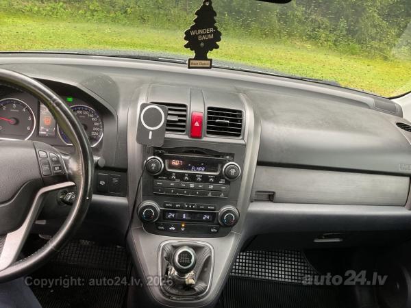 Pelēks Honda CR-V 2009 Rapla, ar dzinēja tilpumu 2.20 L un nobraukumu 364 tūkst. km par 2800 €, foto 6 vietnē AUTOMOTO.COM.LV