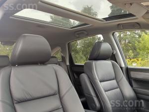 Grey Honda CR-V 2009 in Riga, with an engine capacity of 2.00 L and mileage of 201 thousand km for 6900 €, photo 3 on AUTOMOTO.COM.LV
