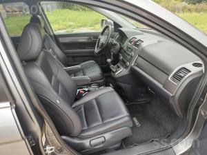 Grey Honda CR-V 2009 in Riga, with an engine capacity of 2.00 L and mileage of 201 thousand km for 6900 €, photo 4 on AUTOMOTO.COM.LV