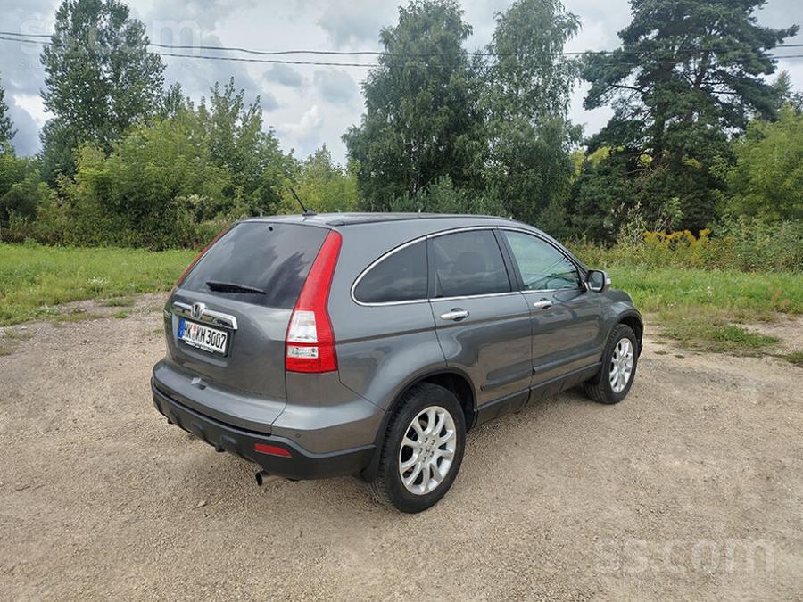 Grey Honda CR-V 2009 in Riga, with an engine capacity of 2.00 L and mileage of 201 thousand km for 6900 €, photo 5 on AUTOMOTO.COM.LV