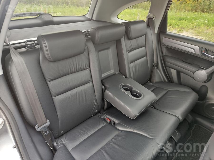 Grey Honda CR-V 2009 in Riga, with an engine capacity of 2.00 L and mileage of 201 thousand km for 6900 €, photo 8 on AUTOMOTO.COM.LV