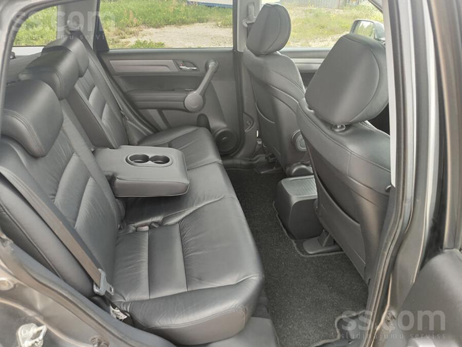 Grey Honda CR-V 2009 in Riga, with an engine capacity of 2.00 L and mileage of 201 thousand km for 6900 €, photo 11 on AUTOMOTO.COM.LV