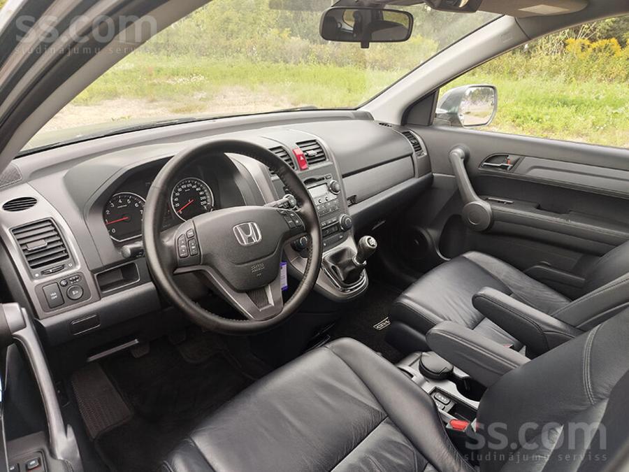 Grey Honda CR-V 2009 in Riga, with an engine capacity of 2.00 L and mileage of 201 thousand km for 6900 €, photo 13 on AUTOMOTO.COM.LV