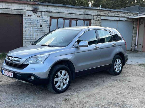 Honda CR-V 2009 in Jonava on AUTOMOTO.COM.LV Grey Honda CR-V 2009 in Jonava, with an engine capacity of 2.20 L and mileage of 360 thousand km for 4200 €, photo 3 on AUTOMOTO.COM.LV