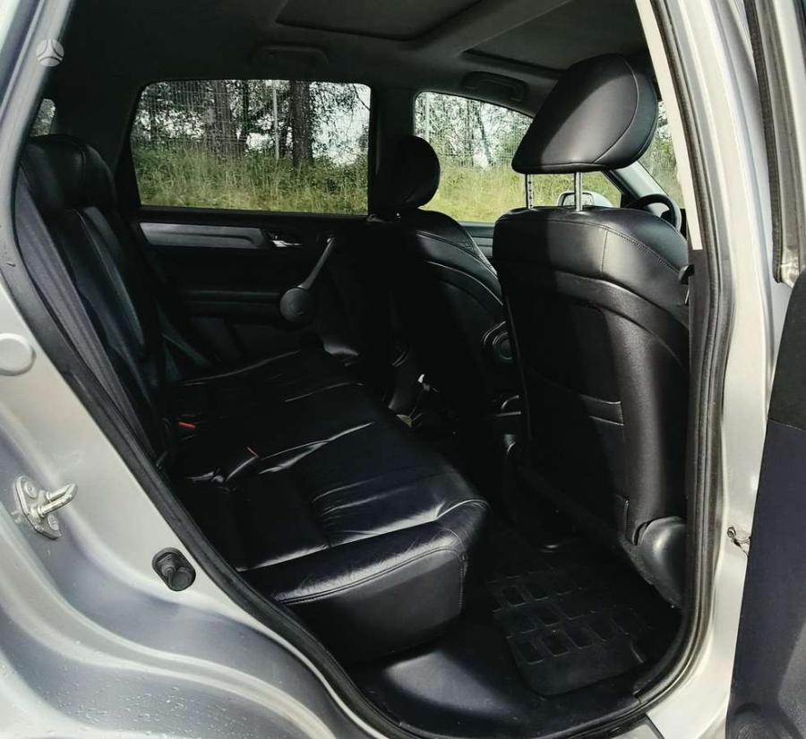 Grey Honda CR-V 2009 in Vilnius, with an engine capacity of 2.20 L and mileage of 268 thousand km for 5850 €, photo 12 on AUTOMOTO.COM.LV