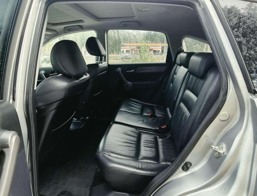 Grey Honda CR-V 2009 in Vilnius, with an engine capacity of 2.20 L and mileage of 268 thousand km for 5850 €, photo 13 on AUTOMOTO.COM.LV