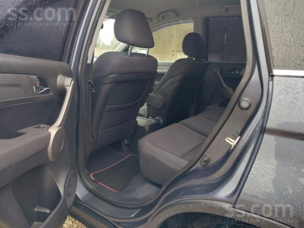 Grey Honda CR-V 2009 in Rezekne, with an engine capacity of 2.20 L and mileage of 0 thousand km for 4950 €, photo 7 on AUTOMOTO.COM.LV