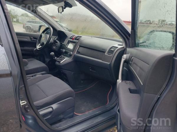 Grey Honda CR-V 2009 in Rezekne, with an engine capacity of 2.20 L and mileage of 0 thousand km for 4950 €, photo 9 on AUTOMOTO.COM.LV