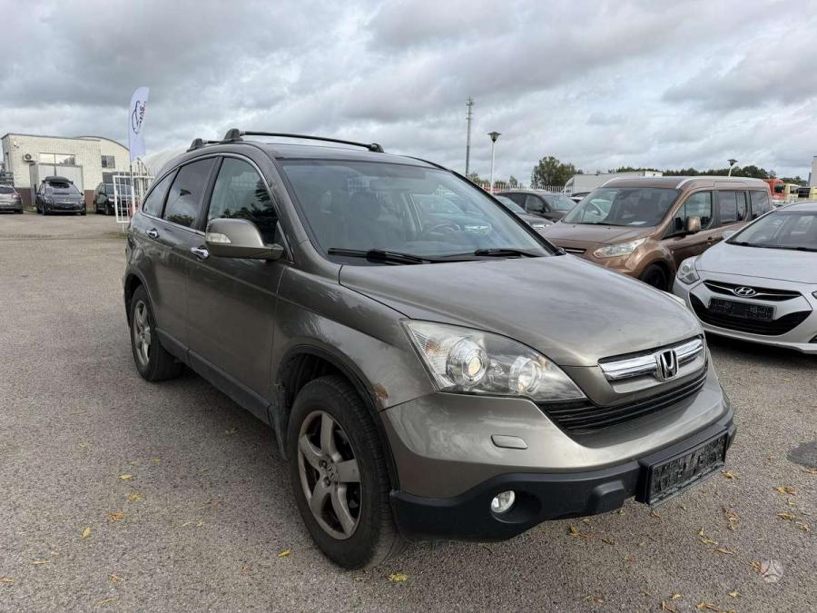 Grey Honda CR-V 2009 in Marijampole, with an engine capacity of 2.00 L and mileage of 253 thousand km for 3250 €, photo 3 on AUTOMOTO.COM.LV