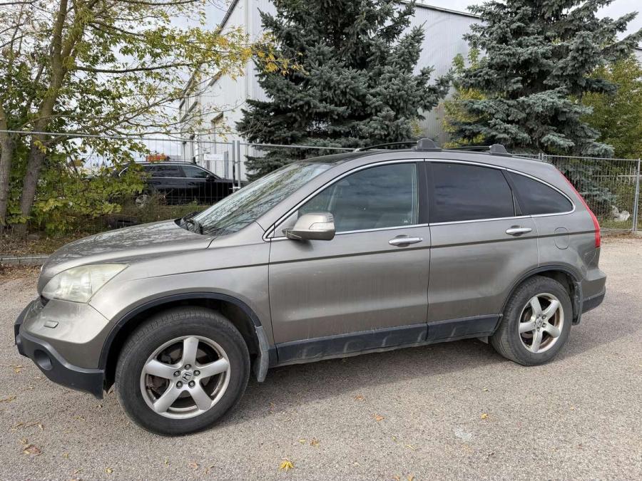 Grey Honda CR-V 2009 in Marijampole, with an engine capacity of 2.00 L and mileage of 253 thousand km for 3250 €, photo 7 on AUTOMOTO.COM.LV